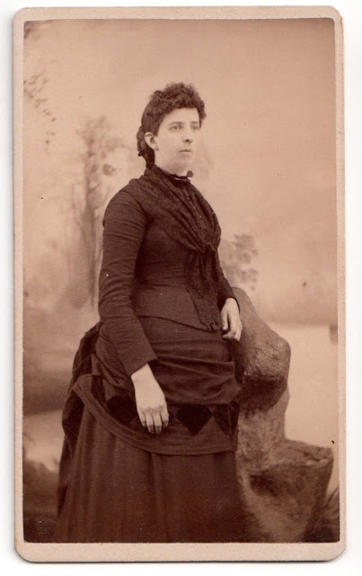 Reaching the Heartwood: Wordless Wednesday - Ohio Woman in Black