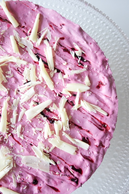 Hämmentäjä: Pinkki mustaviinimarja-valkosuklaakakku (Pink, it's my new ...