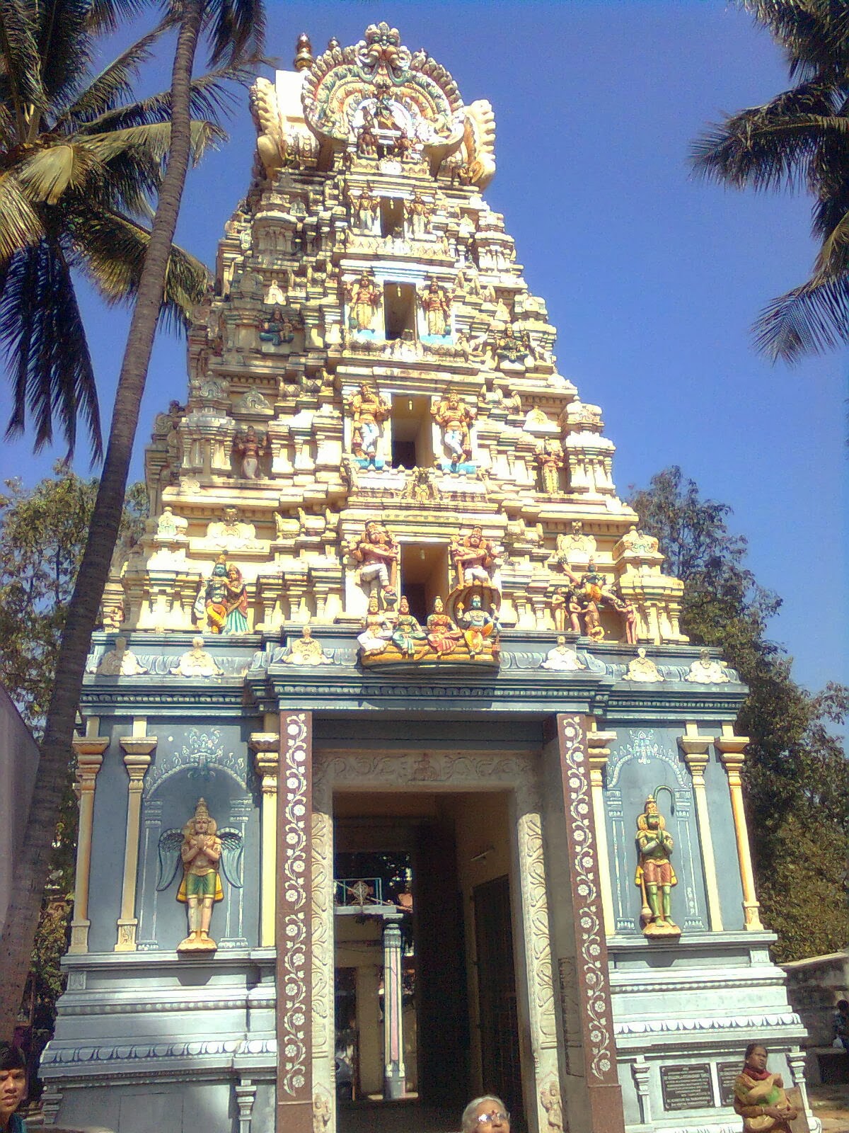 ಪ್ರಶಾಂತವನ: Temple Street, Malleshwaram