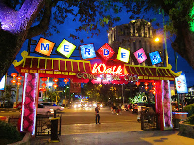 TEMPAT WISATA KULINER ”MERDEKA WALK”