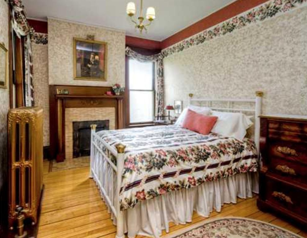 Sweet House Dreams: Banta House, 1897 Victorian in Osceola, Iowa