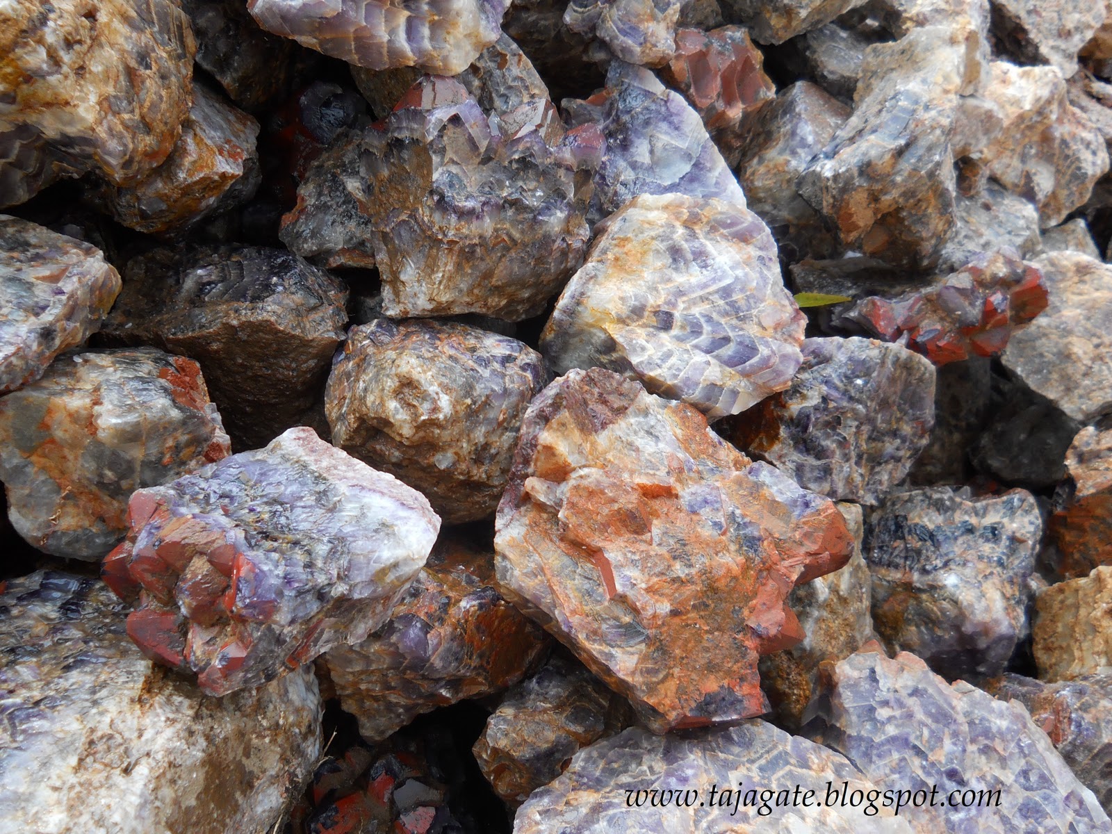 PEBBLES STONE MANUFACTURER: ROUGH AGATE STONE