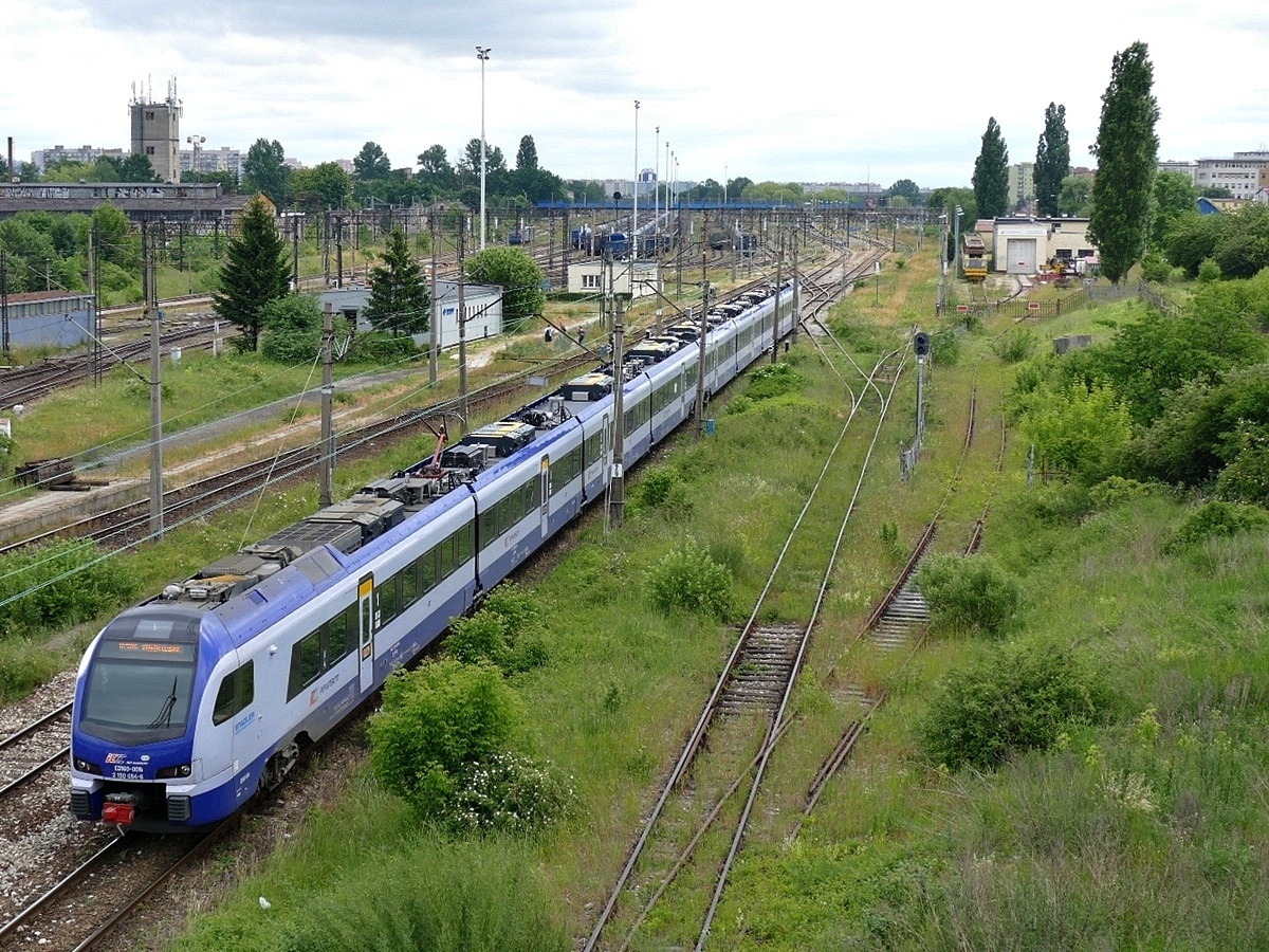 Spojrzenie z góry na ED160-001 i EN63A-005 | Kolejowe Kielce