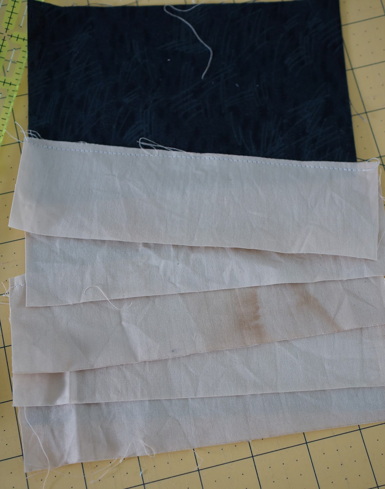 Lo, Ray, & Me: Haunting Hexie Halloween Quilt