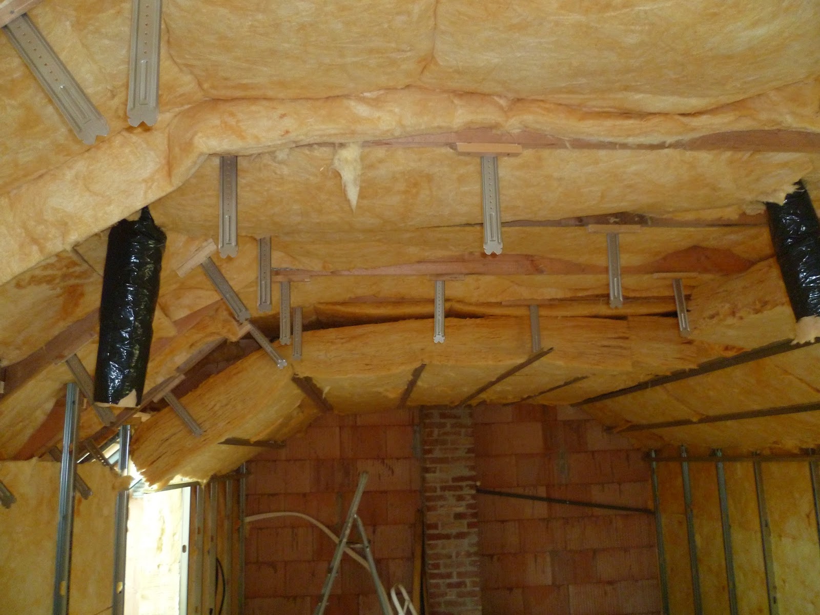 Notre maison à ESTAIRES: Pose des Velux + Isolation + Membrane ...