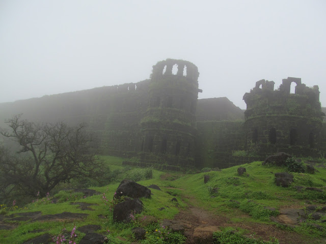 Raviteja Palanki Photography Blog: My first Fort visit in Pune ...