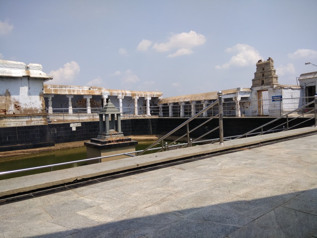 Tamilnadu Tourism: Thirukkadigai, Sholinghur – Yoga Anjaneya Swami ...