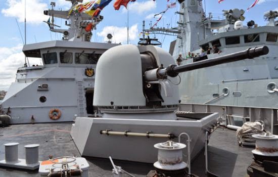 DEFENSE STUDIES: PT Pindad Jajaki Pembuatan Meriam dengan Perusahaan Italia