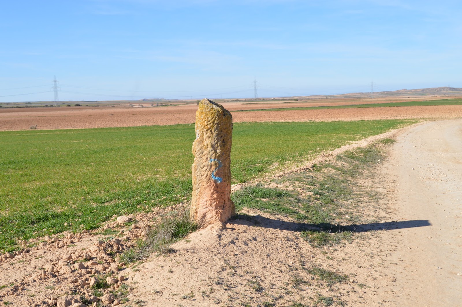 eshijar : DE CERCA : Un mojón en el monte