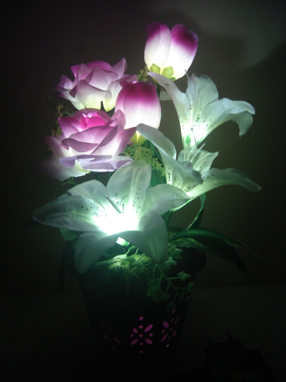 Lampu Bunga Hias: Lampu Meja 7 Tangkai Rechargeable ( Include Charge )