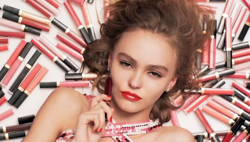 Modella Chanel pubblicità Rouge Coco Gloss con Foto - Testimonial Spot ...