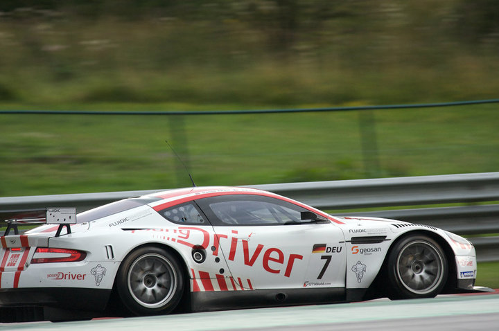 Aston Martin DBR9 GT1