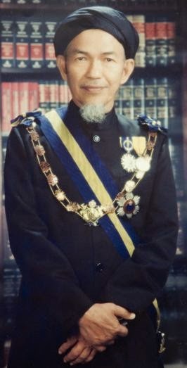 Biodata Tuan Guru Haji Nik Abdul Aziz Nik Mat - JERUK ANTU