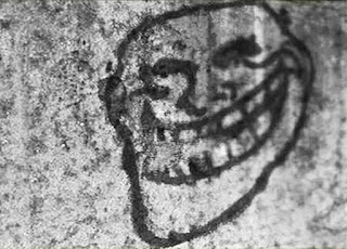 Misterio y Miedo: La verdadera y terrorífica historia de la "TrollerFace"