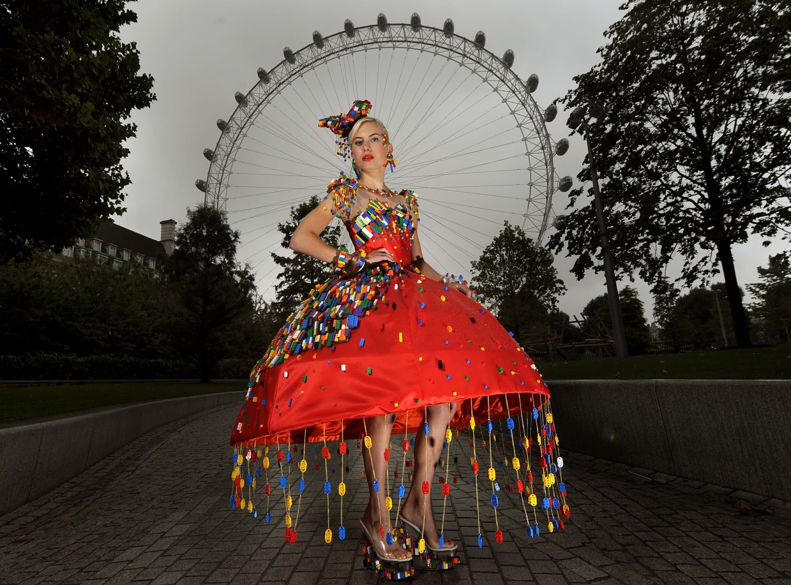 Cycle in Heels : THE LEGO DRESS FOR THE FASHION WEEK