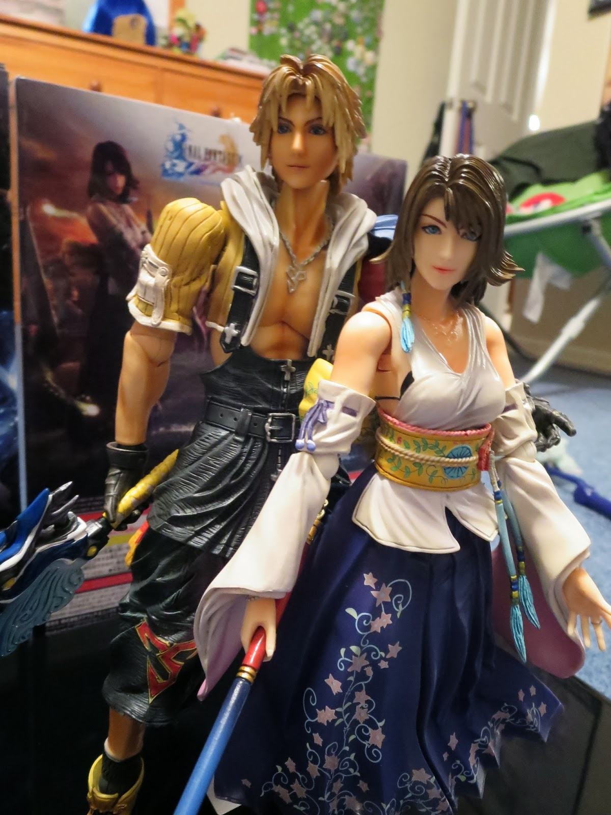 Meek-Geek: Action Figure Review: Tidus and Yuna Play Arts Kai