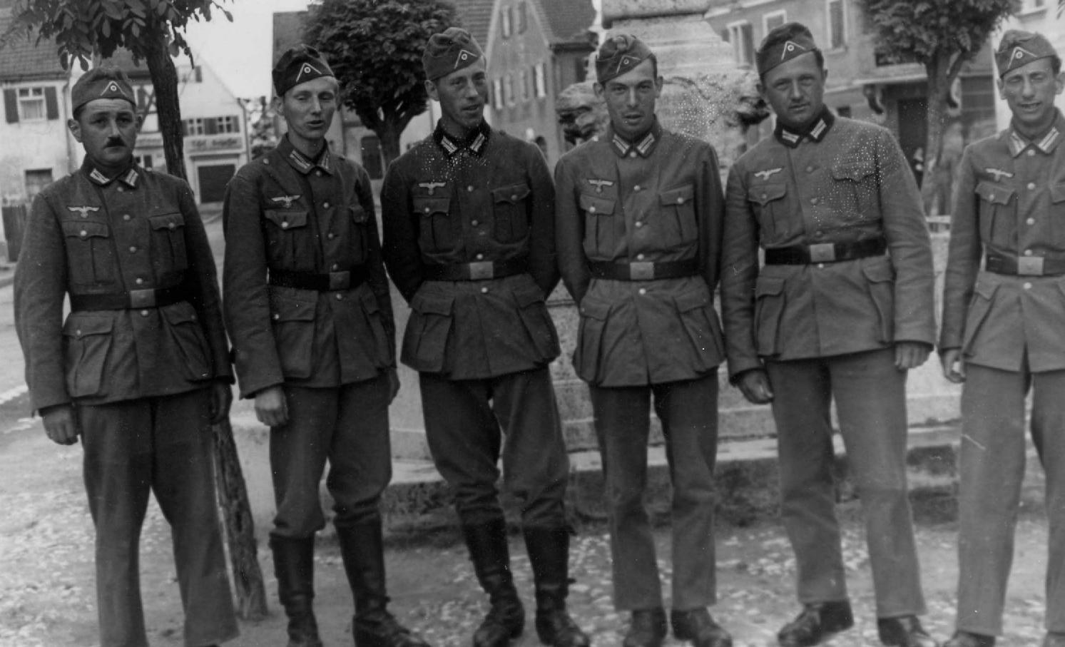 NAZI JERMAN: Album Foto 132. Infanterie-Division Dalam Unternehmen ...