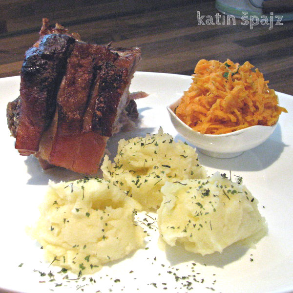 katin špajz: pečena prasetina