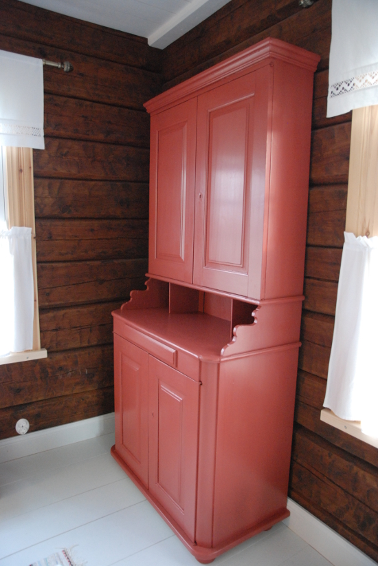 Talo Ahonlaidalla: Vanha kaappi omalla paikallaan