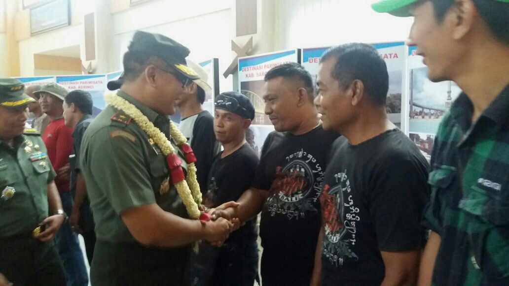 PENJEMPUTAN WADAN PUSTERAD BRIGJEN TNI JOKO WARSITO BESERTA ROMBONGAN ...