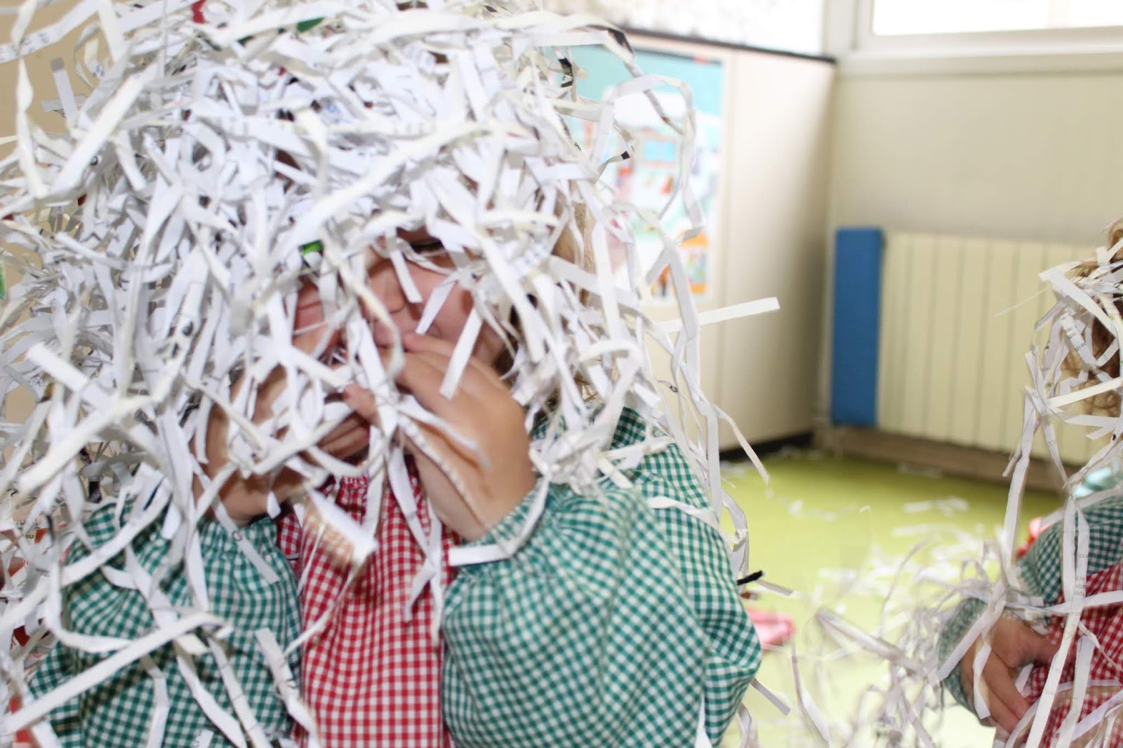 Gresol Kids: Shredded paper activity - "I am a little snowman"