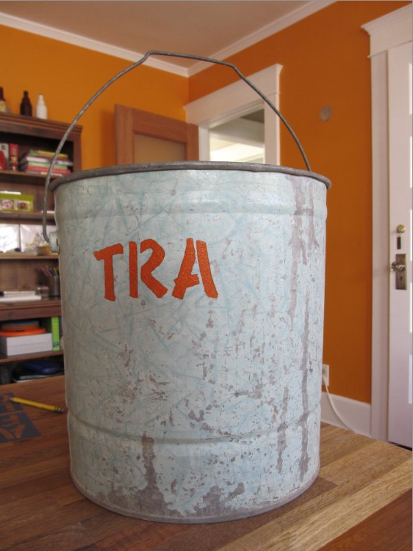 Beautiful Abodes: DIY: Paint it "Trash" bucket