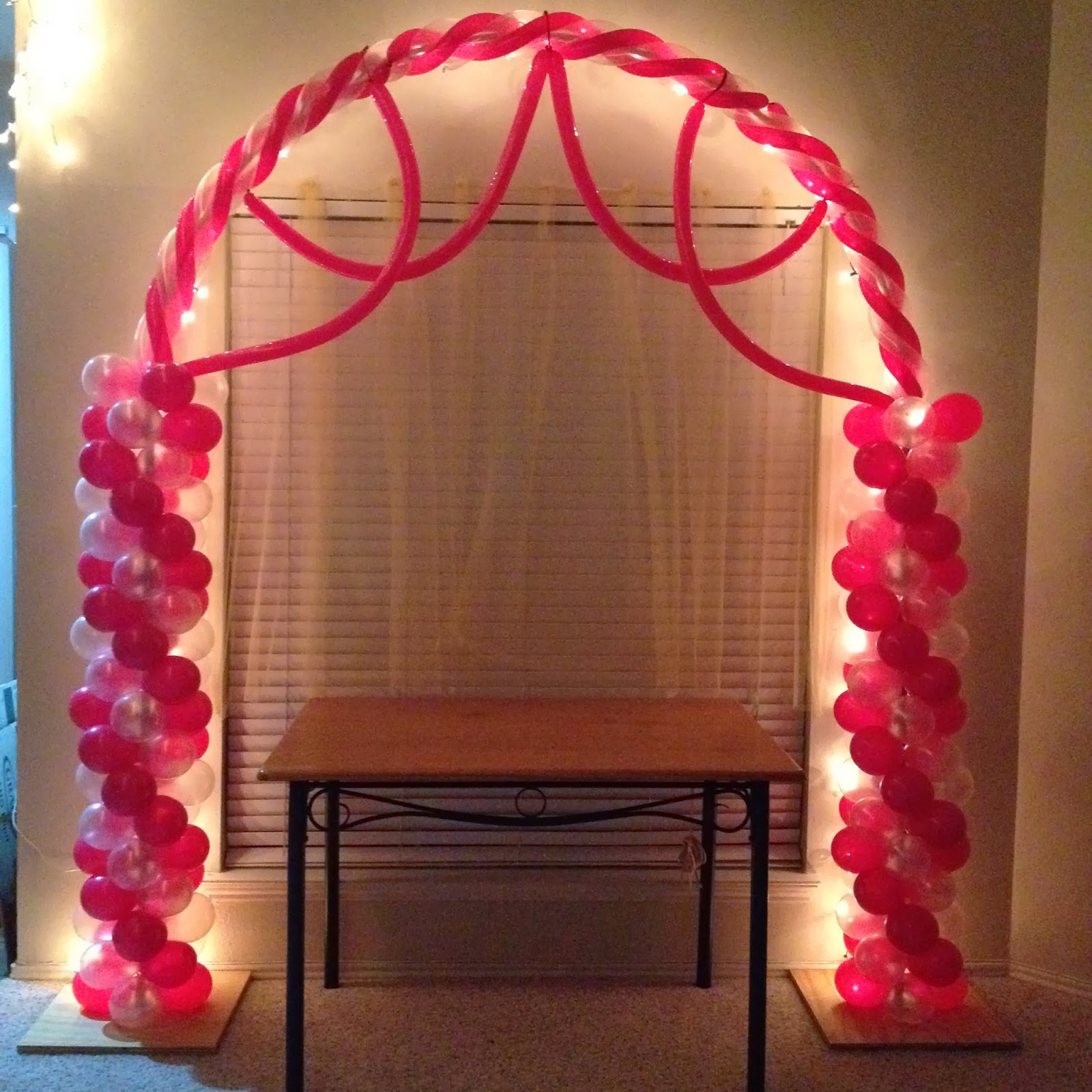 Santo Diamond Balloon Design: Balloon Arch