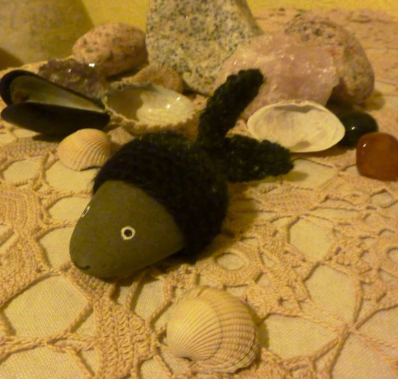 Yellow, Pink and Sparkly: Pebble Fish