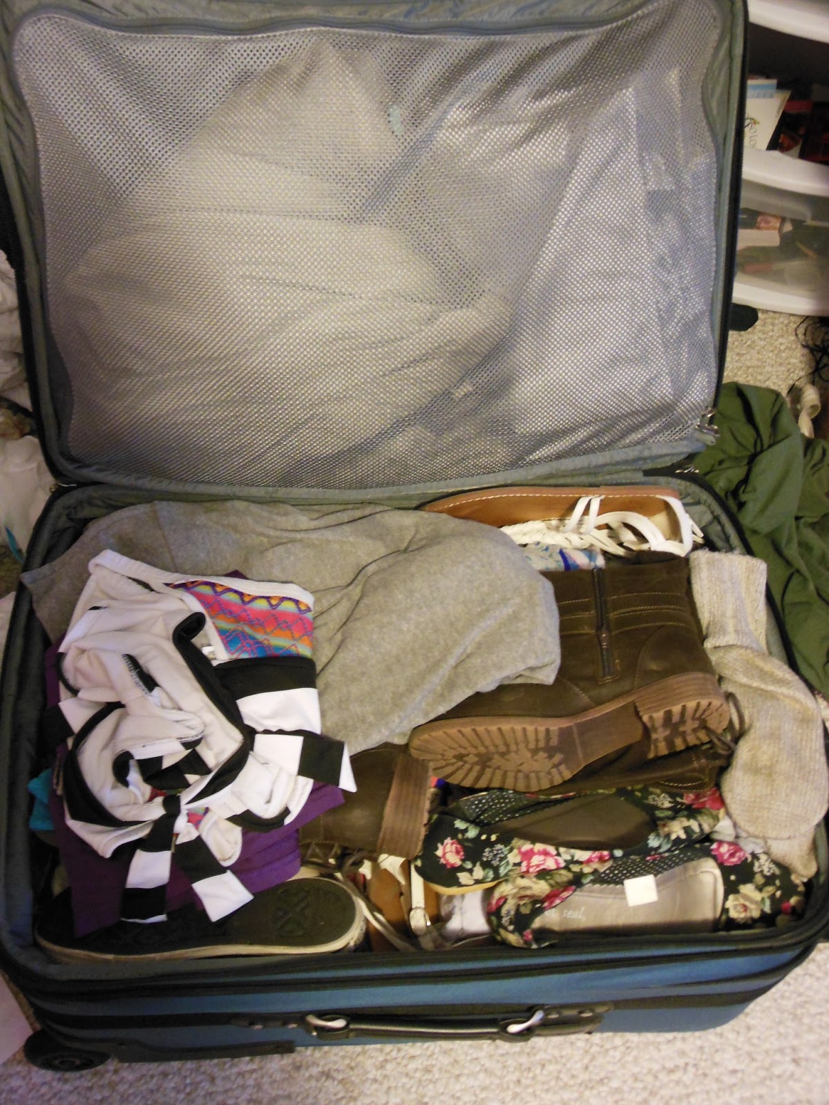 1 girl. 4 months. All of Europe to explore.: How to Pack Your Life in ...
