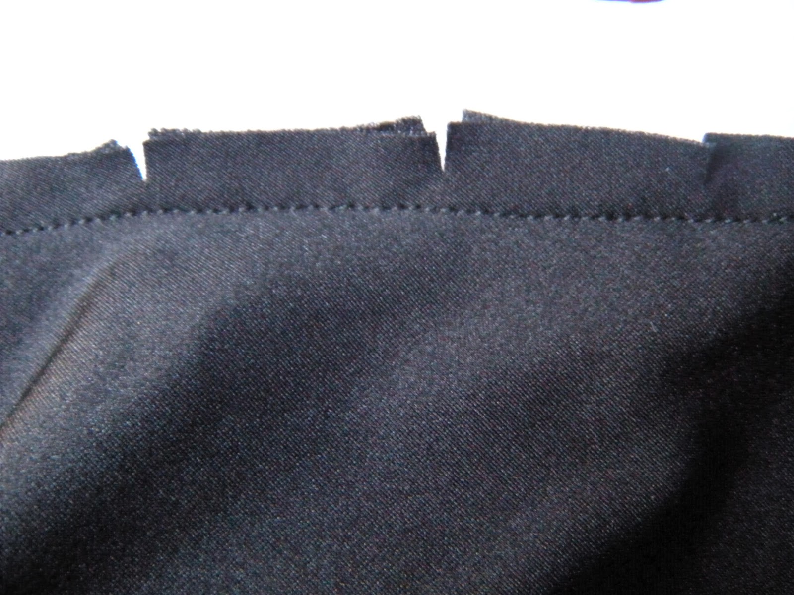 Swiss Miss Seamstress: How to make circle ruffles