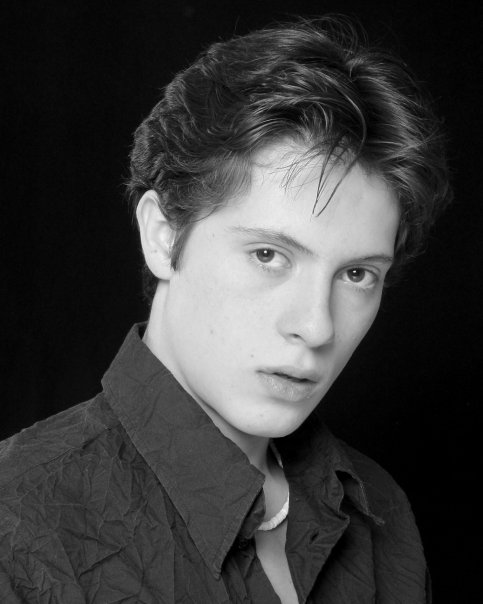 ESTO PASO: 1988: NACIÓ Roberto Marín, actor mexicano.