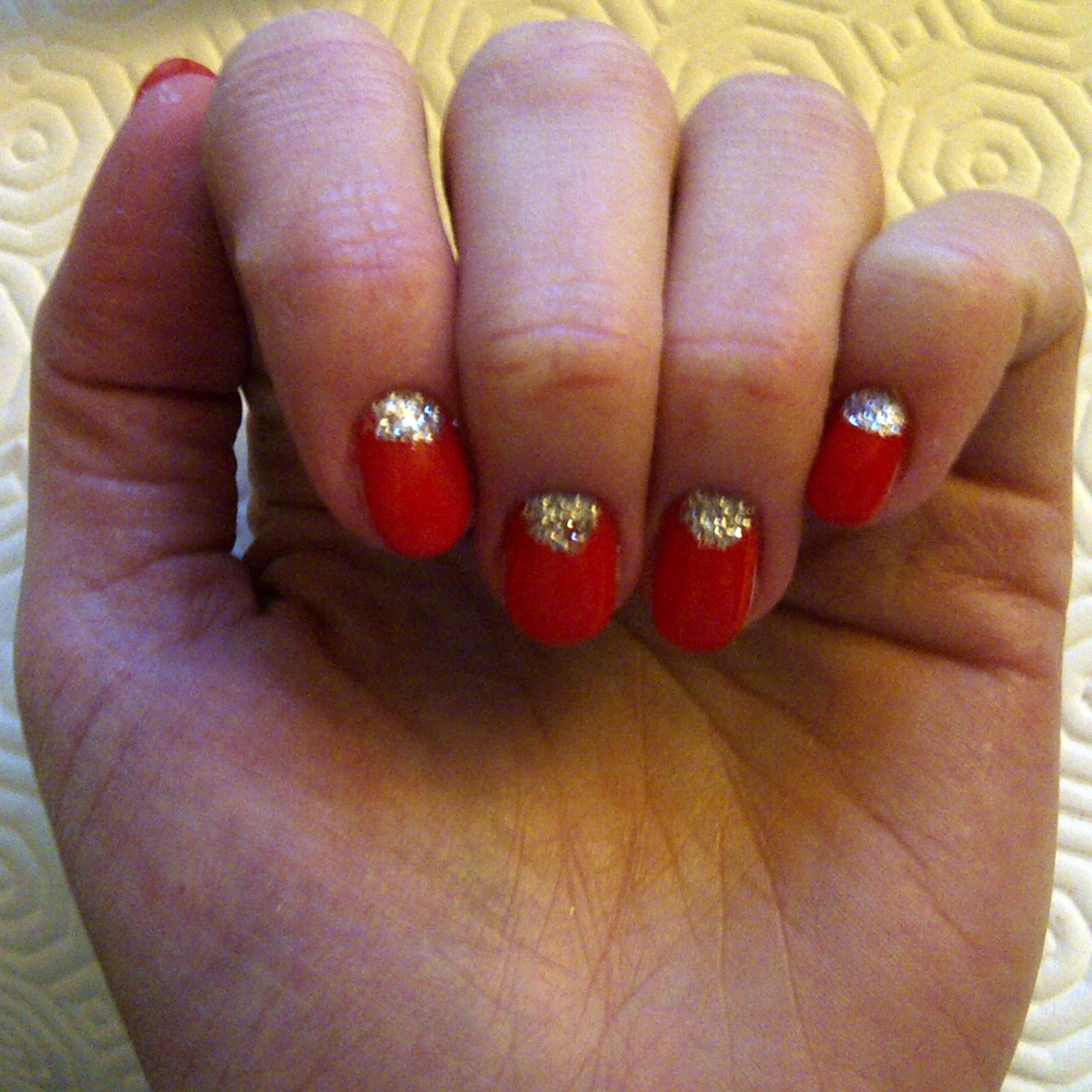 Lorenixe 's nails: Ongles gel uv rouge scarlett avec lunule pailletée