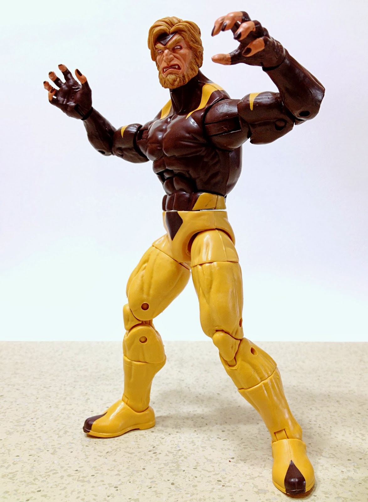 Combo's Action Figure Review: Sabretooth (Marvel Legends)