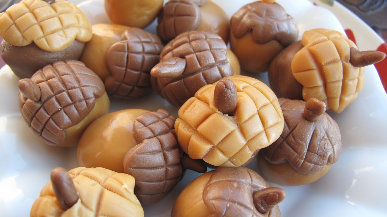 Red Couch Recipes: Candy Acorns!!