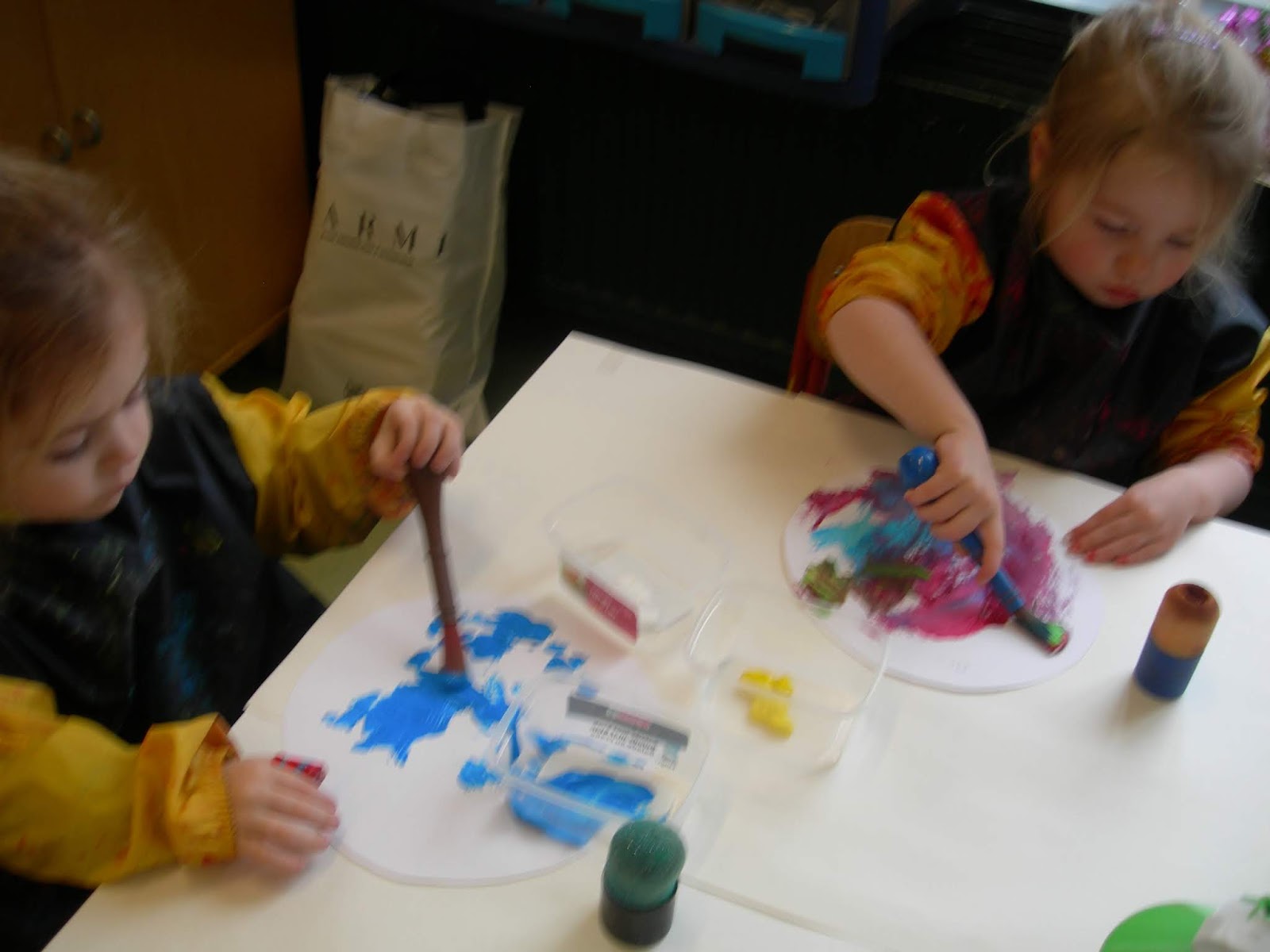 Welkom in de 2de kleuterklas!: Experimenteren met verf, we knutselen ...