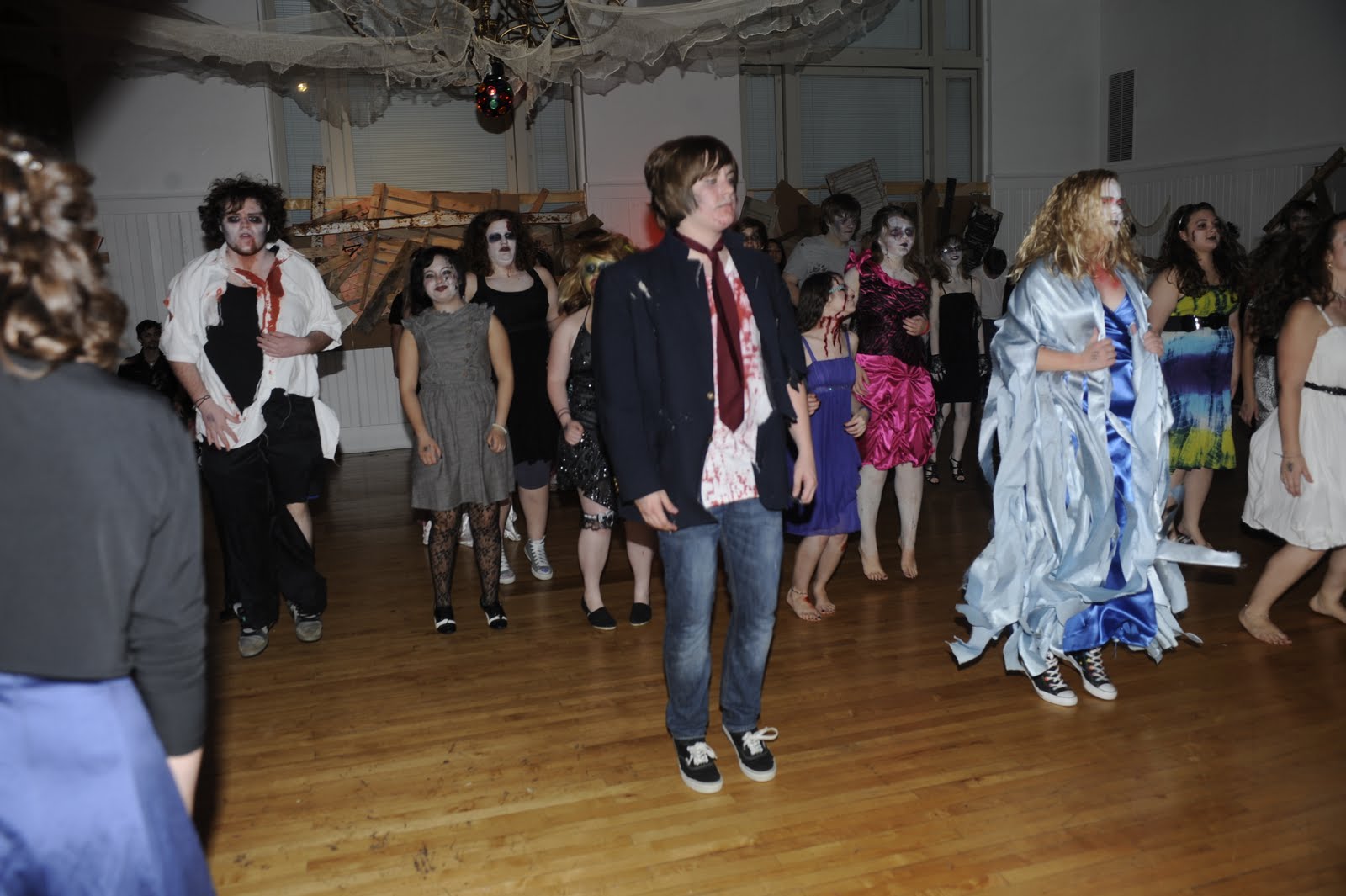 Zombie Club: Zombie Prom