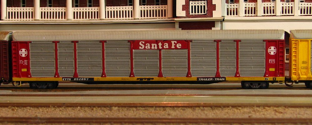 Needles Division Santa Fe RR N Scale: 1981 Autorack led by GP38 3532