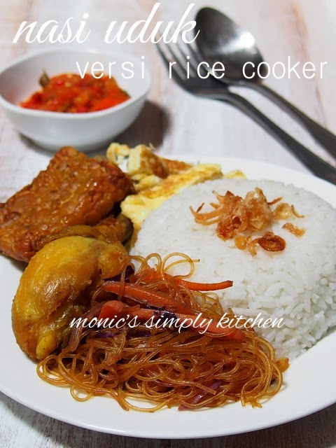 Nasi Uduk Versi Rice Cooker - Monic's Simply Kitchen
