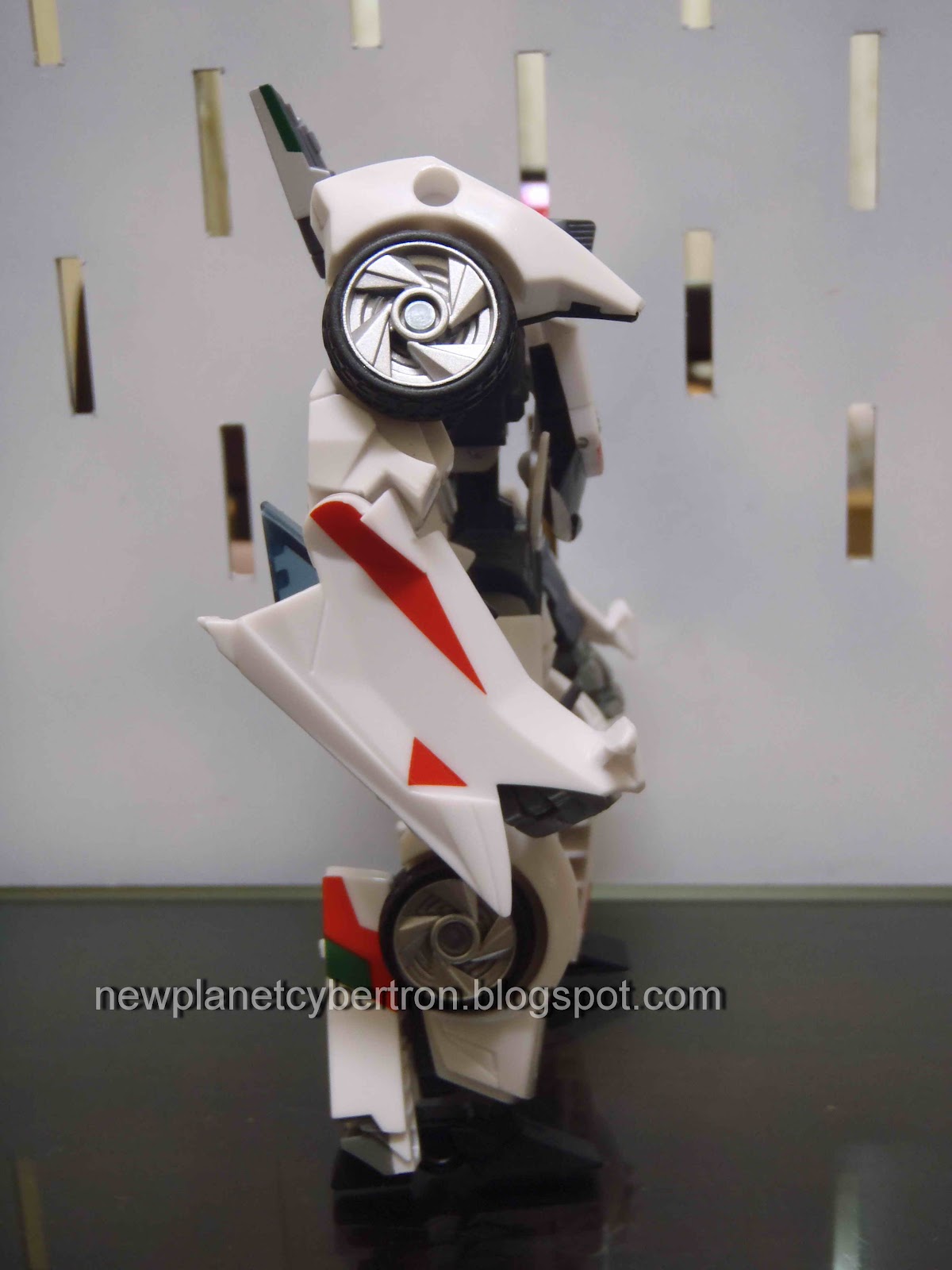 New Planet Cybertron: Transformers Review: Wheeljack (Prime RiD Deluxe)