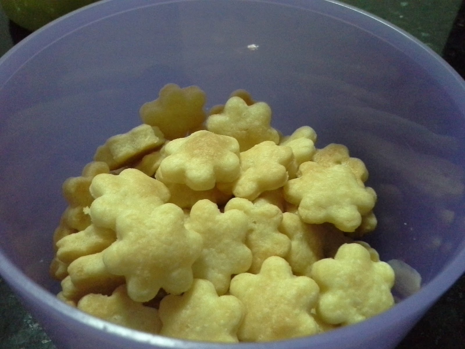 home-cooked-ecstasy: Cheddar cheese cookies