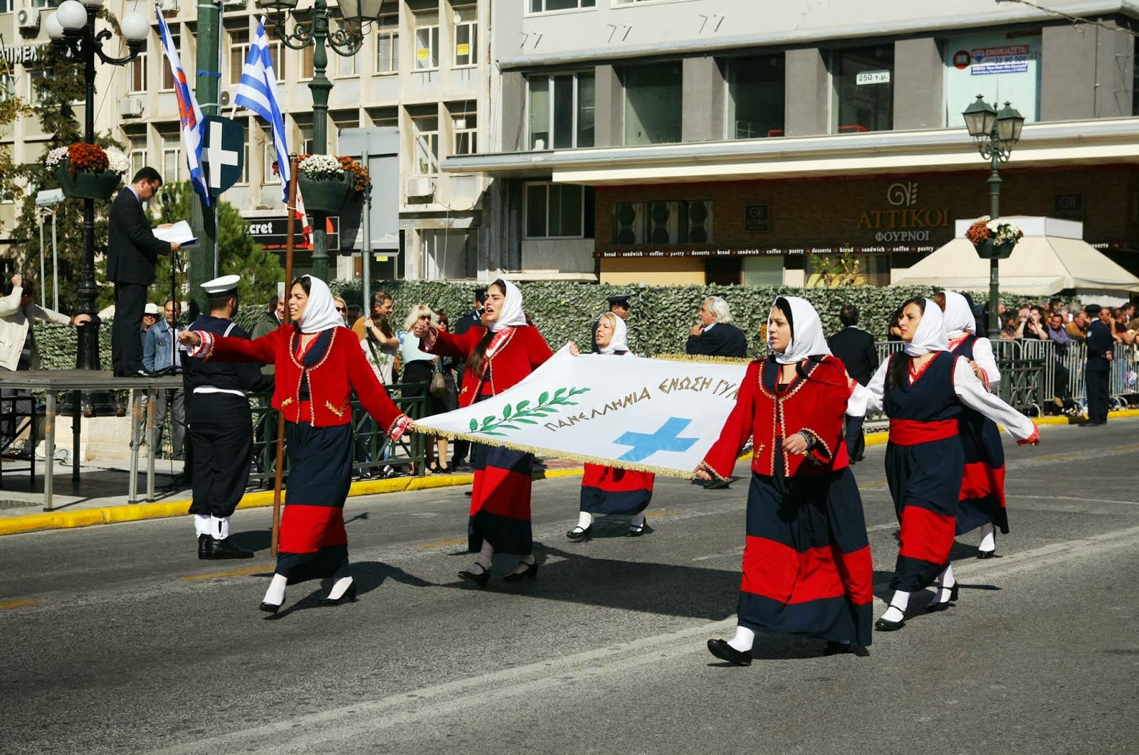 REPORTAZ NET: ΚΟΡΙΤΣΙΑ ΑΠΟ ΤΗ ΜΑΝΗ