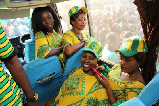 Picha Za Wasanii Maarufu Wa Bongo Movie Wakiwa Katika Msafara Wa ...