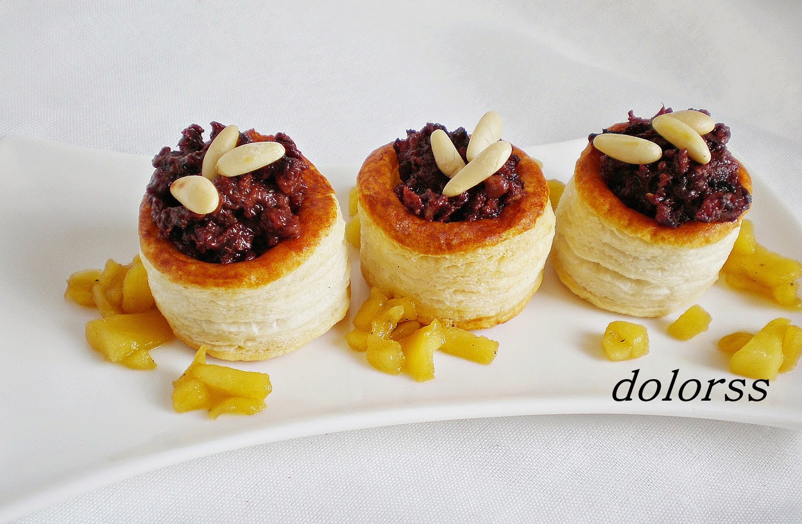 Volovanes de manzana y butifarra negra | Cocina