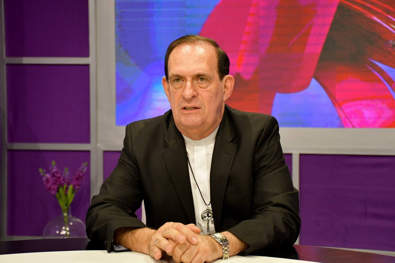 Padre Hoyos Blog: ¿Cuál es el perfil de un Predicador Carismático Católico?