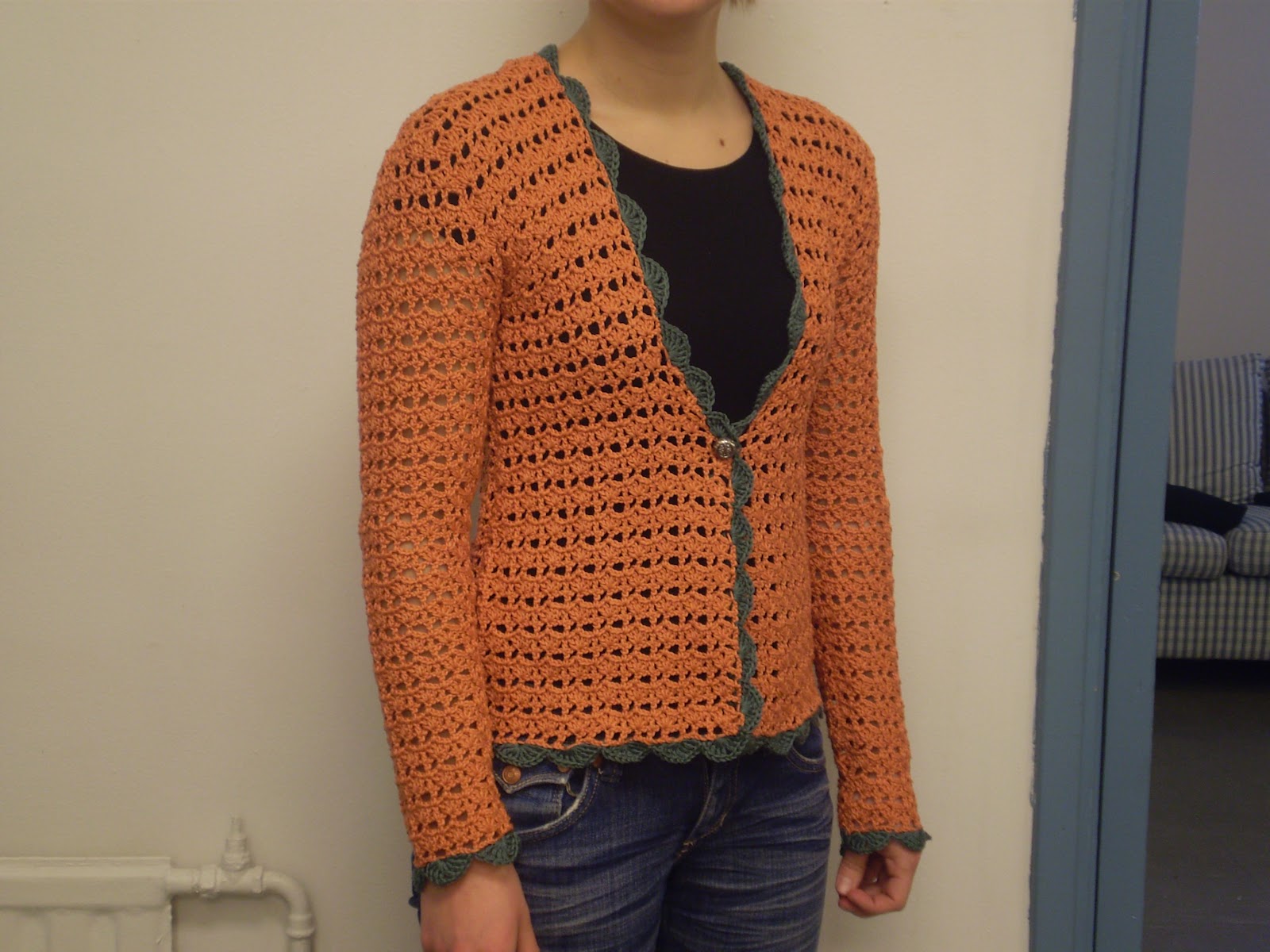 GARNSTUGAN - LANKATUPA: Virkad kofta i Essentials cotton