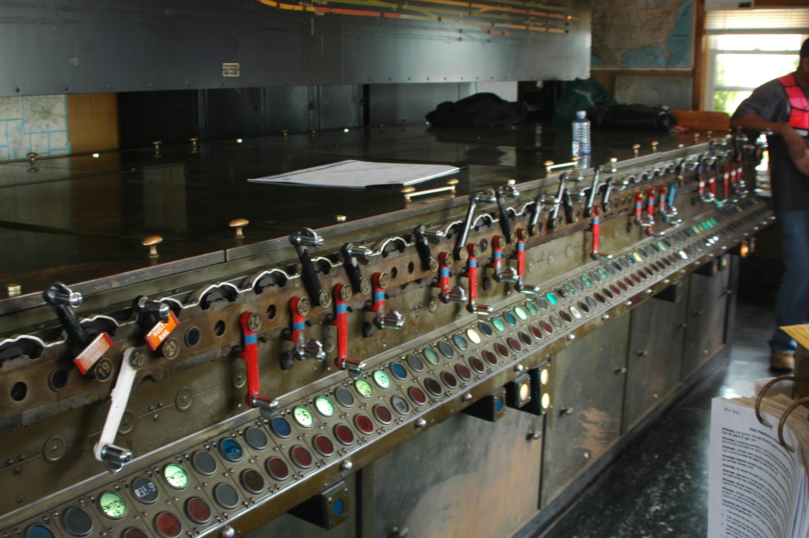 The Position Light: PHOTOS: METRA TOWER A-2 (Western Ave) Part 2 - Inside