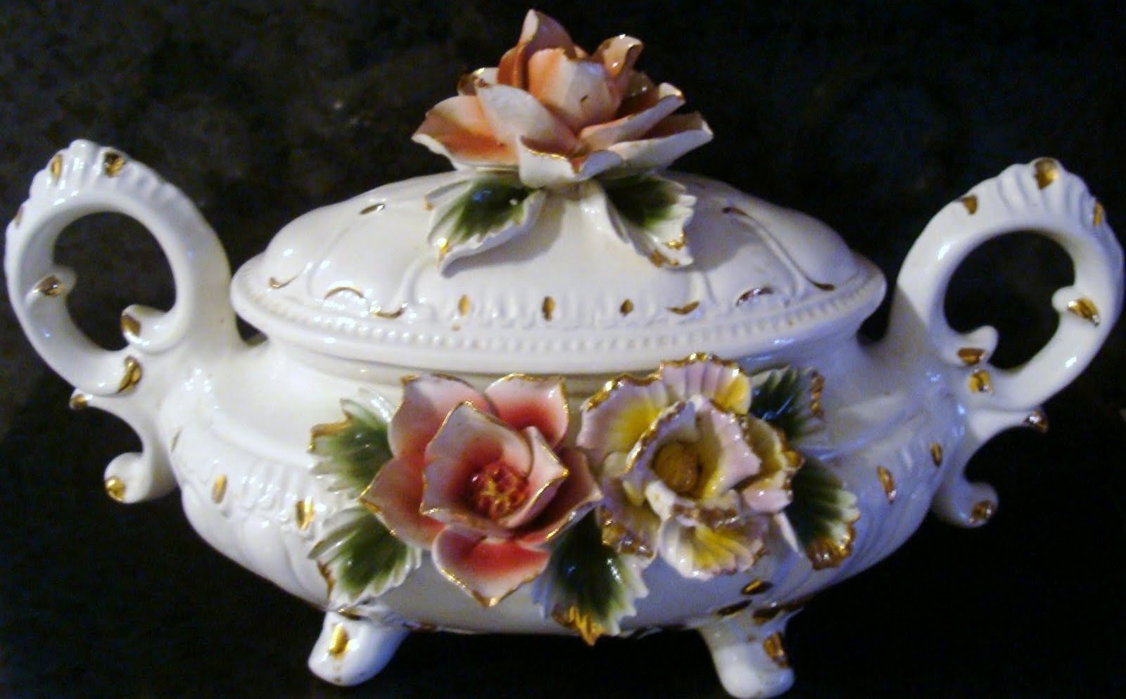 Di qua e di la: Le Porcellane di Capodimonte (porcelain - Napoli)