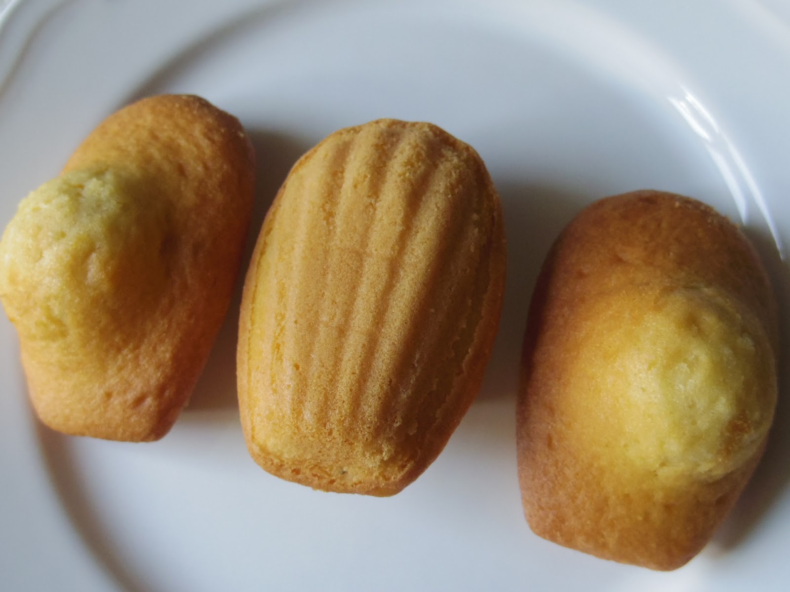 Baking with Beurre: Baking - Madeleines & Cake Aux Fruits.