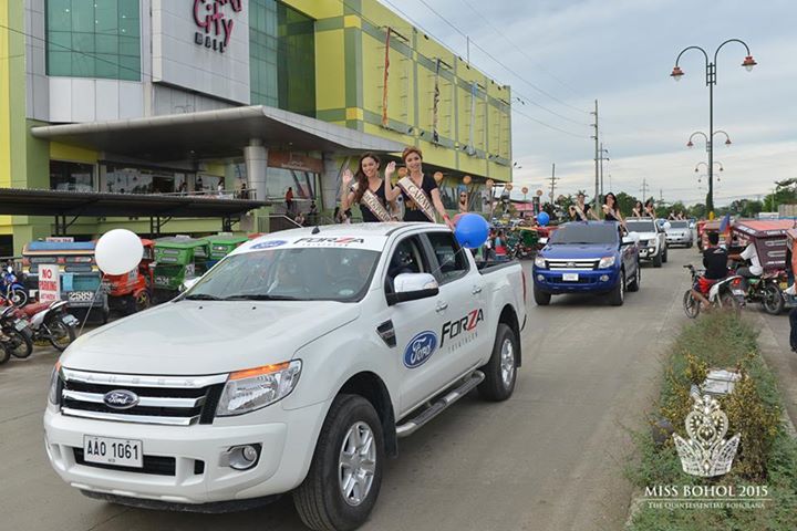 Bohol's Roving Eye: Ford During Miss Bohol 2015 Motorcade