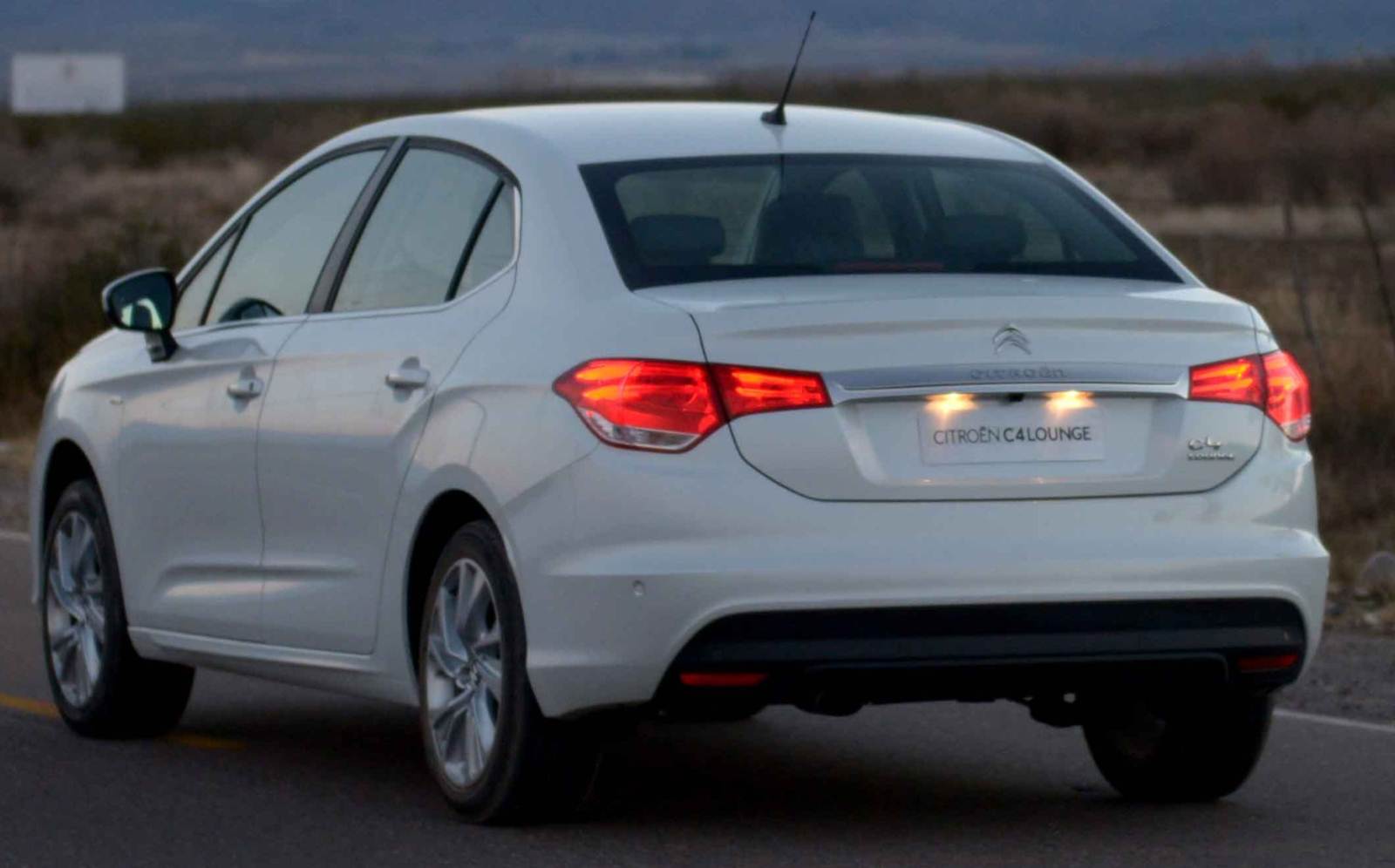 JORNAL PONTO COM: Citroen C4 Lounge Turbo terá versão mais barata Tendance.